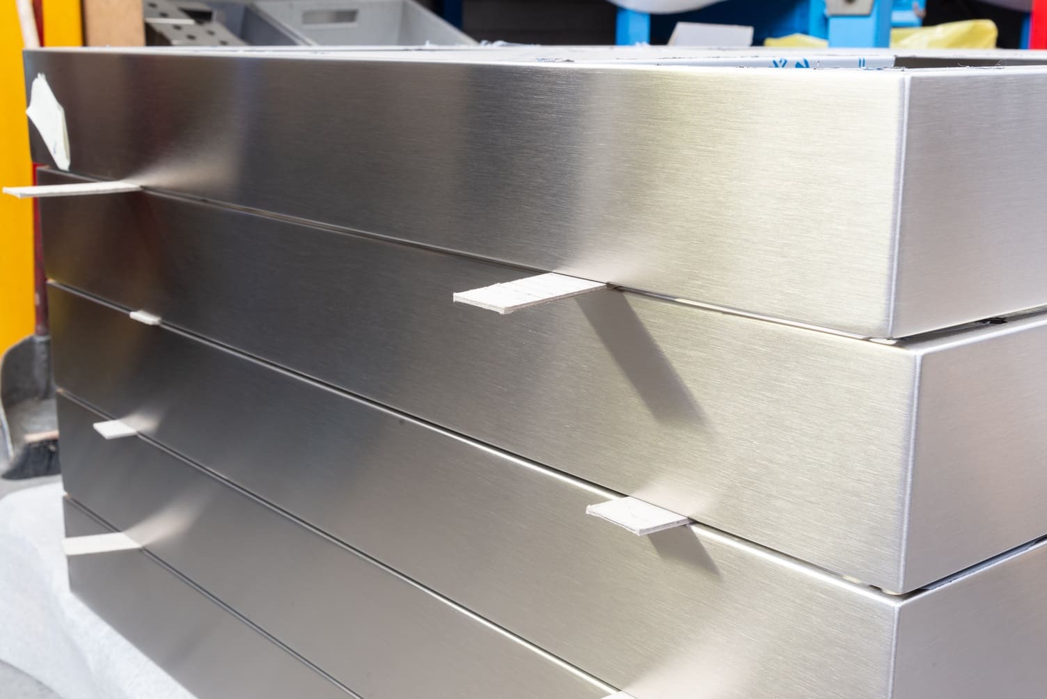 Trattamenti superficiali acciaio: pallinatura o satinatura?