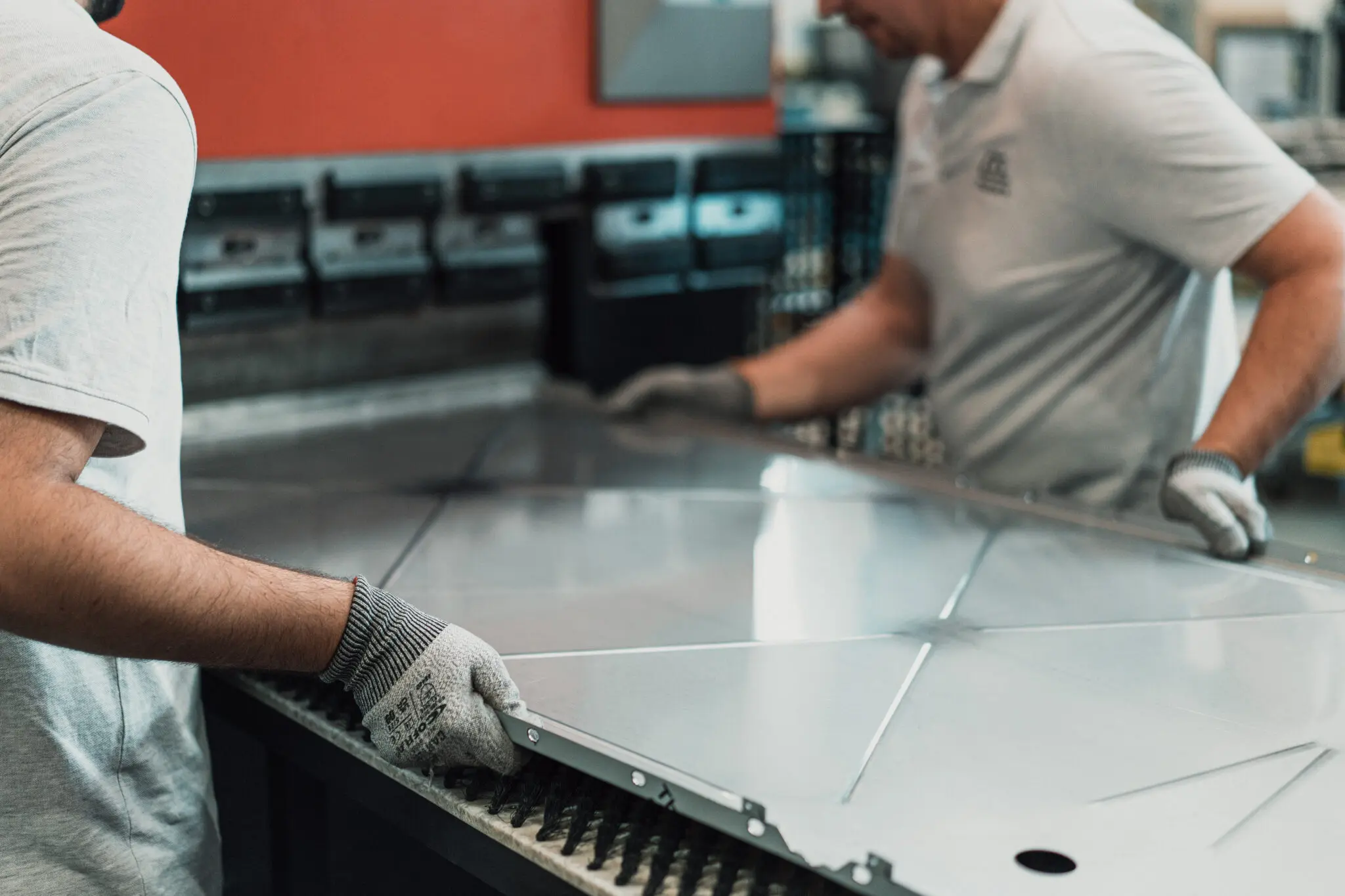 La piegatura dell’acciaio: una lavorazione ad alta precisione | Metal's